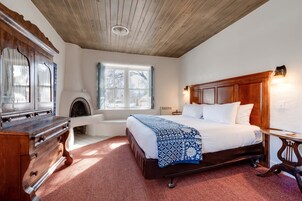 Quarto clássico, 1 cama King | Individualmente decorados, individualmente mobiliados