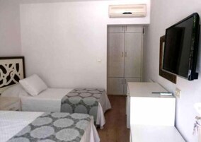 Quarto duplo | Frigobar, cofres nos quartos, escrivaninha, Wi-Fi de cortesia