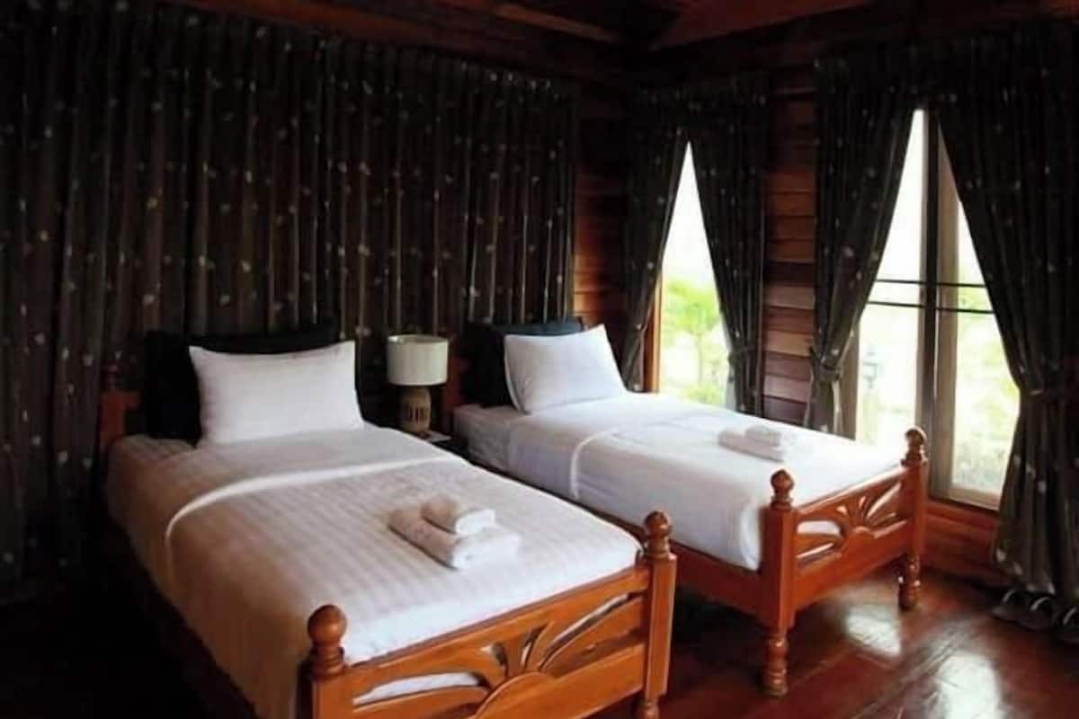 Frigobar, cortinas blackout, camas extras/dobráveis (sobretaxa)