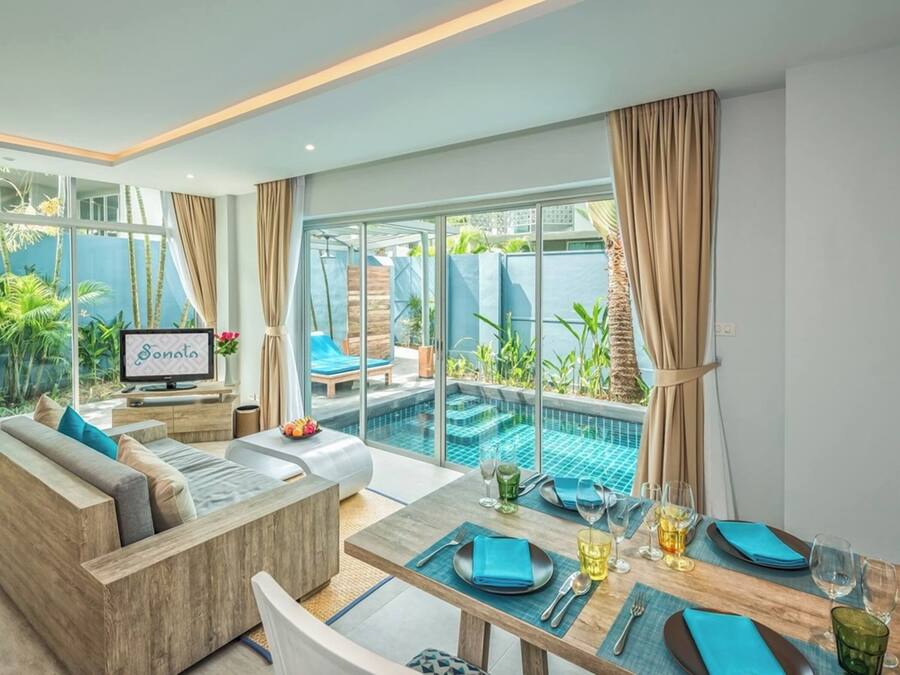Duplex One Bedroom Pool Villa | Sala de estar | Televisor LCD de 32 polegadas com canais por cabo, televisor