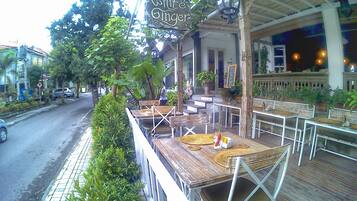 Pequeno-almoço preparado no momento diário (100000 IDR por pessoa)