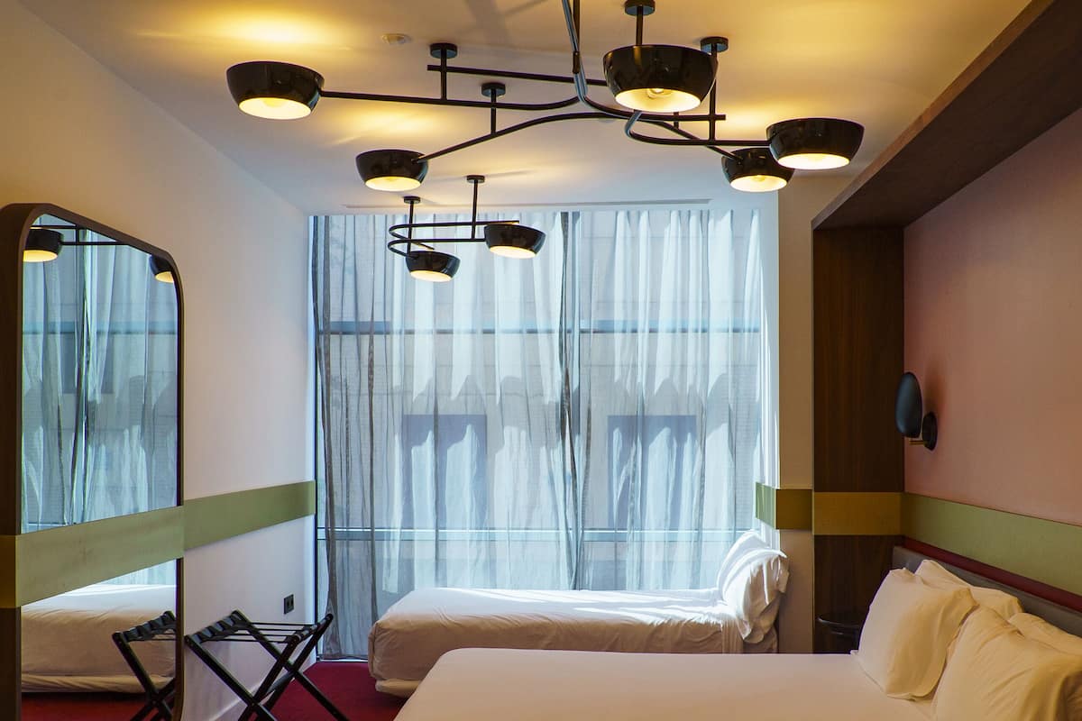 Quarto Triplo | Roupa de alta qualidade, minibar, cofre no quarto