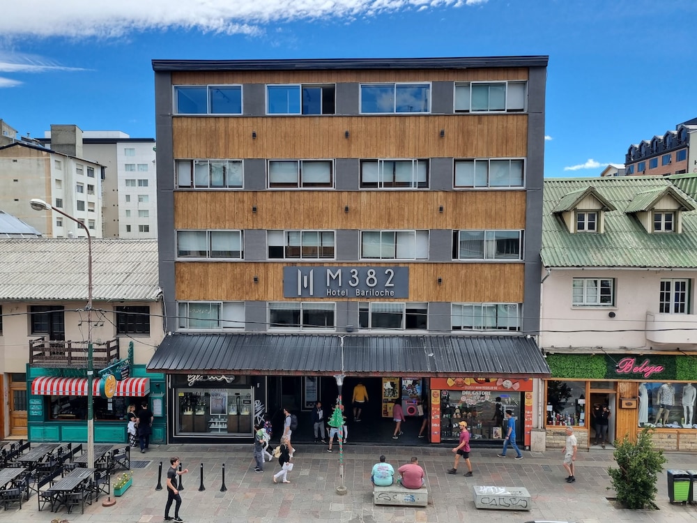 M382 Hotel Bariloche - Patagonia, AZ