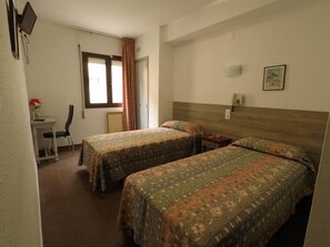 Quarto Duplo | Wi-fi grátis, roupa de cama fornecida 