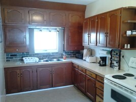 Casa standard, 3 quartos | Cozinha privada | Geladeira grande, micro-ondas, fogão, cooktop