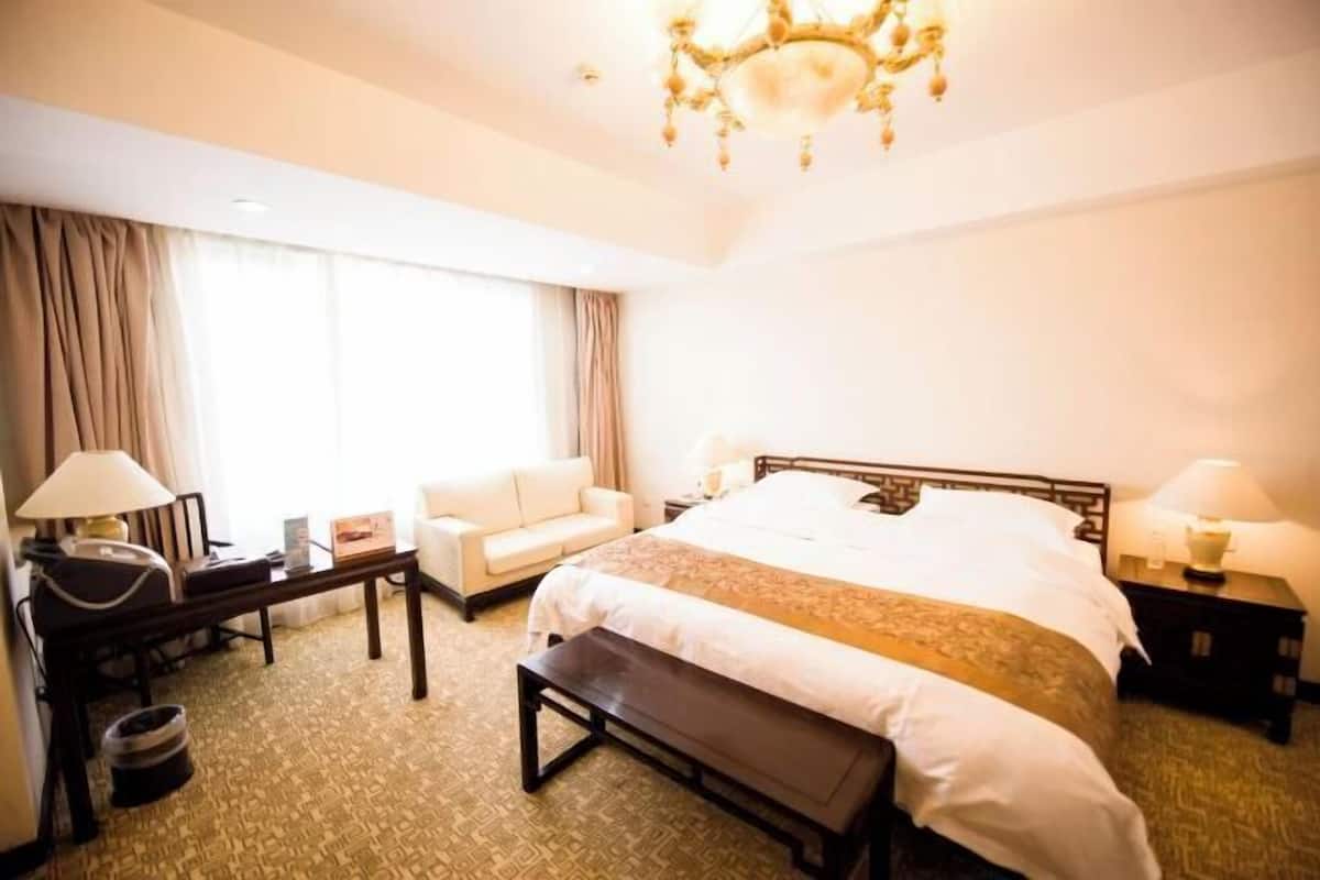 Minibar, cofre no quarto, secretária, cortinas/cortinados opacos 
