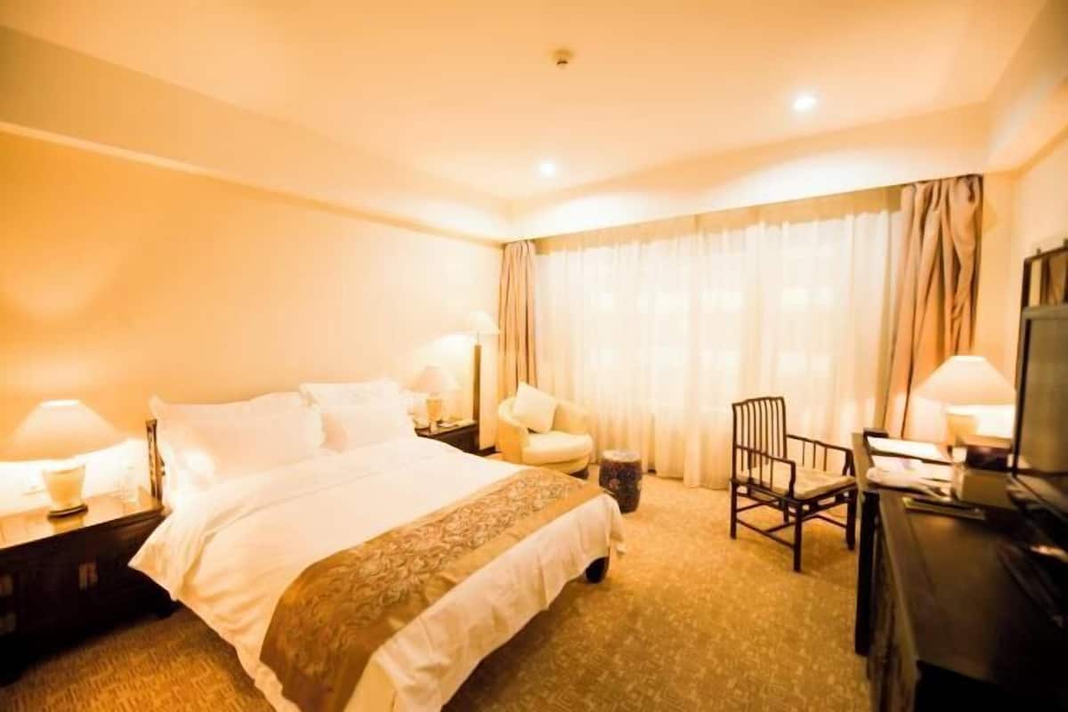 Minibar, cofre no quarto, secretária, cortinas/cortinados opacos 