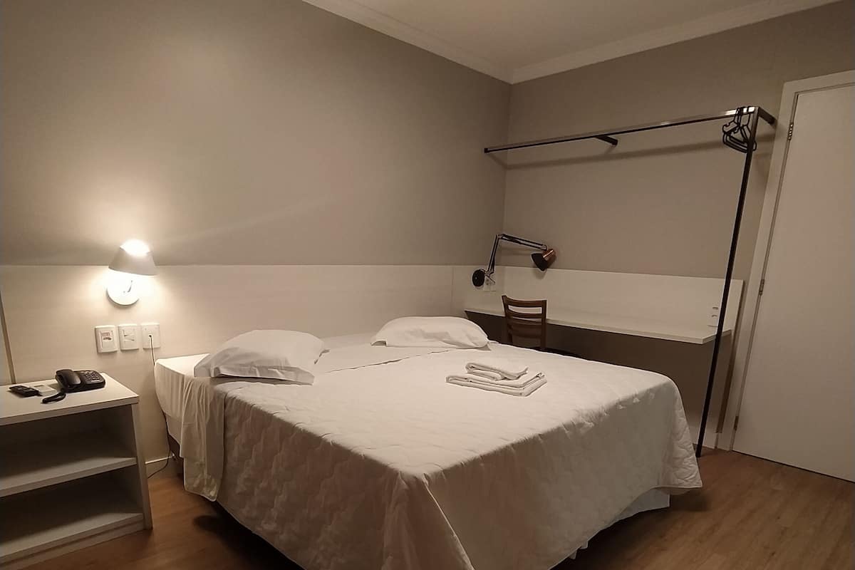 Apartamento superior | Cofres nos quartos, escrivaninha, ferros/tábuas de passar roupa