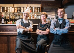 Cozinha italiana, com vista para o jardim