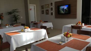 Pequeno-almoço tipo buffet diário incluído