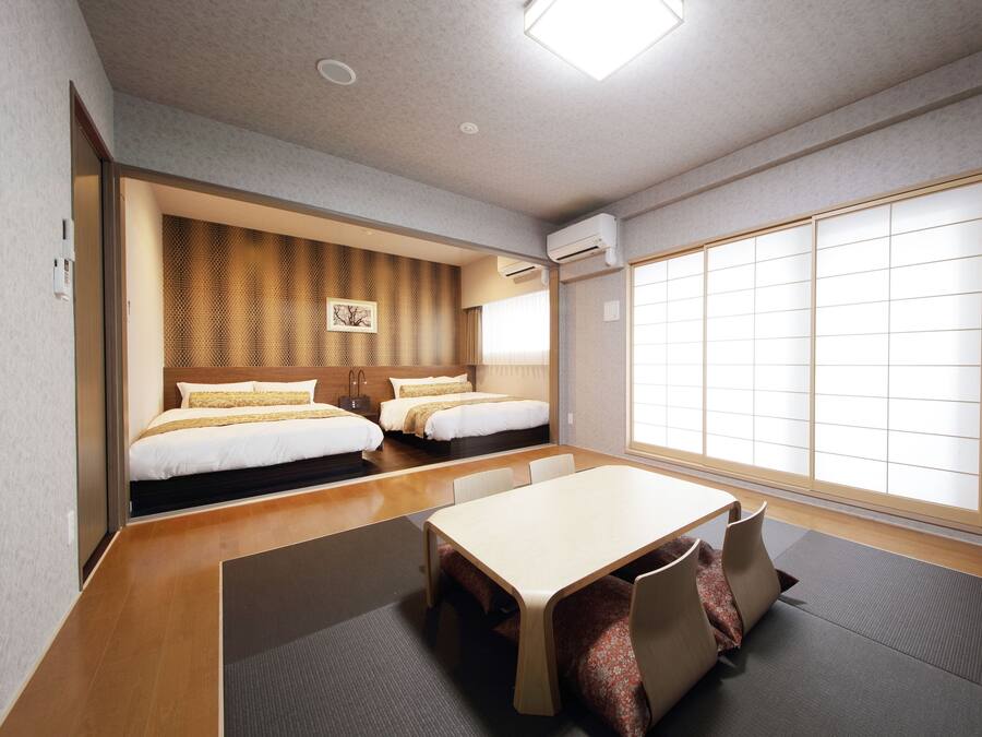 Quarto Familiar, não fumadores (Japanese Western Style) | Cofre no quarto, secretária, cortinas/cortinados opacos