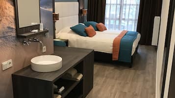 Quarto Duplo Comfort | Cofre com capacidade para portátil, secretária, quartos insonorizados