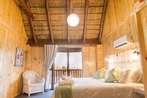 Frigobar, escrivaninha, Wi-Fi de cortesia, roupa de cama
