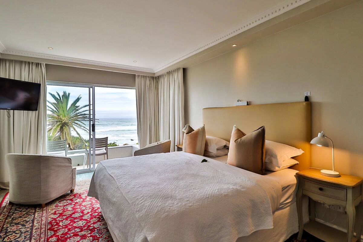 Suite Panorâmica, vista para o oceano | Lençóis de algodão egípcio, roupa de alta qualidade, secretária 