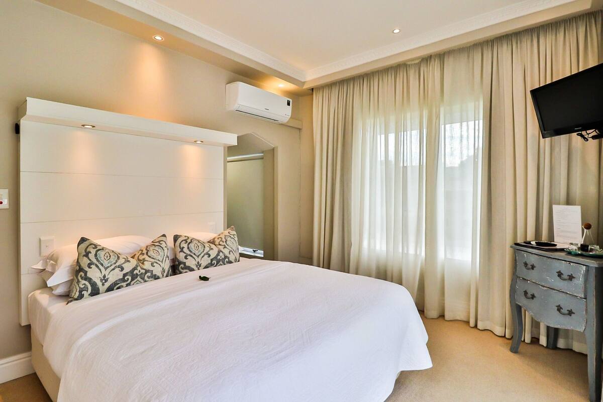 Suite de Luxo, vista para a montanha | Lençóis de algodão egípcio, roupa de alta qualidade, secretária 