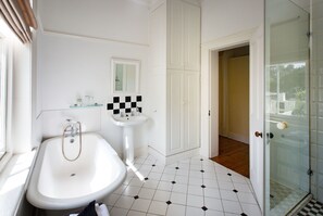 Quarto | Banheiro | Secador de cabelo, toalhas de banho