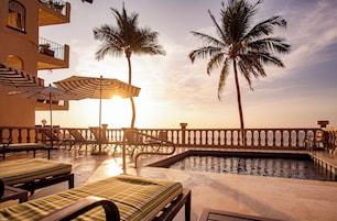 3 piscinas exteriores, espreguiçadeiras