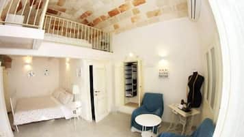 Suíte, terraço | Frigobar (abastecido com itens grátis), cofres nos quartos