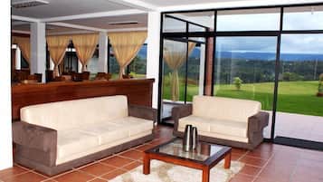 Área de estar no saguão
