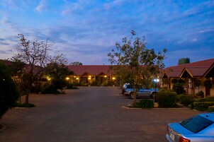 Apartamento Executivo, 2 quartos | Estacionamento | Estacionamento grátis 