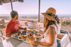 Pequeno-almoço tipo buffet diário incluído 