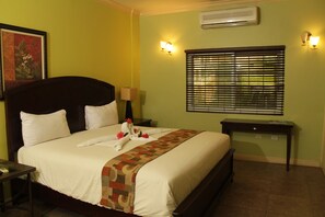 Executive Suite | Secretária, ferro/tábua de engomar, Wi-fi grátis 