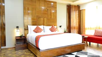 Quarto Duplo Deluxe | Roupa de alta qualidade, minibar, cofre no quarto, secretária