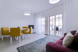 Cobertura, 1 quarto | Sala de estar | TV de tela plana