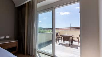 Quarto luxo, 1 cama King, terraço | Sacada