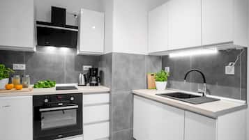 Apartamento clássico (Hollywood) | Geladeira grande, micro-ondas, fogão, cooktop