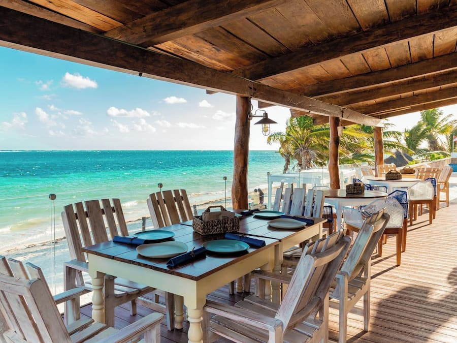 Café da manhã, almoço e jantar; local e internacional