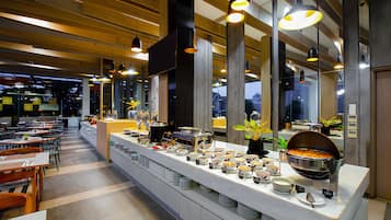 Pequeno-almoço tipo buffet diário (120000 IDR por pessoa)