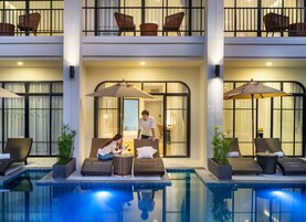 Deluxe Double Room, Pool Access | Minibar, cofre no quarto, cortinas/cortinados opacos, Wi-fi grátis 