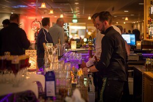 Este bar no lobby do hotel 