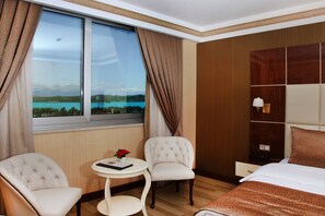 Quarto casal standard, 1 cama Queen, vista para o lago | Roupas de cama de algodão egípcio, roupas de cama premium