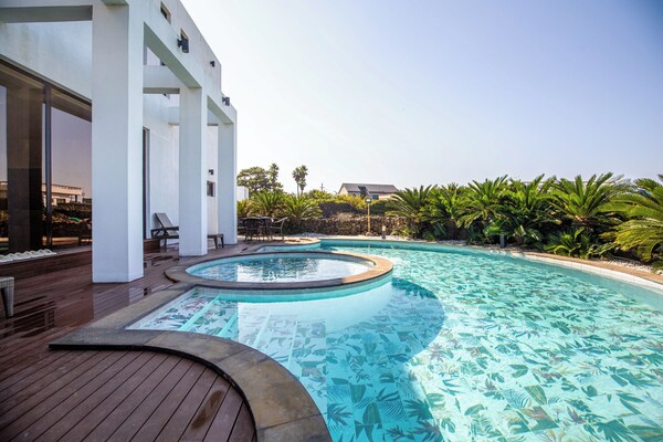 Libentia Hotel & Pool Villa - Ciudad de Jeju