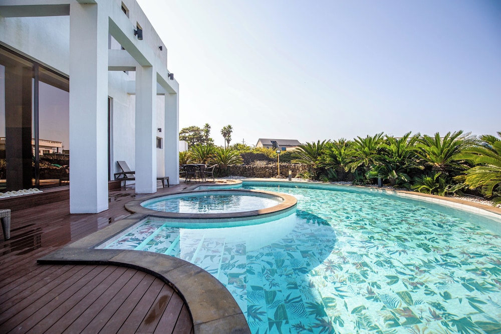 Libentia Hotel & Pool Villa - Jeju-do