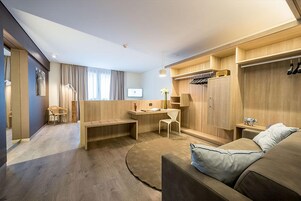 Suite Júnior | Minibar, cofre no quarto, secretária, quartos insonorizados 