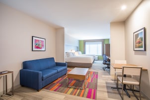 Suite, 2 camas queen-size | Cofre no quarto, secretária