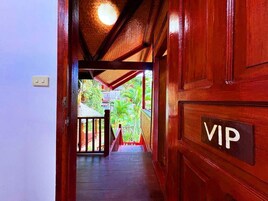 Oceanview Vip King | Lençóis de algodão egípcio, roupa de alta qualidade, cofre no quarto