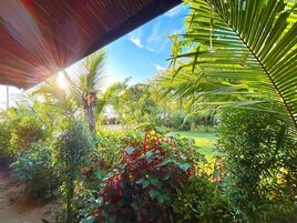Quarto Premier, vista parcial para o oceano (Casita) | Vista para o jardim