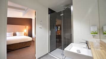 Quarto standard, 1 cama de casal | Roupas de cama premium, escrivaninha, quartos à prova de som