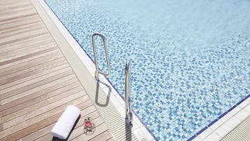 Piscina exterior sazonal