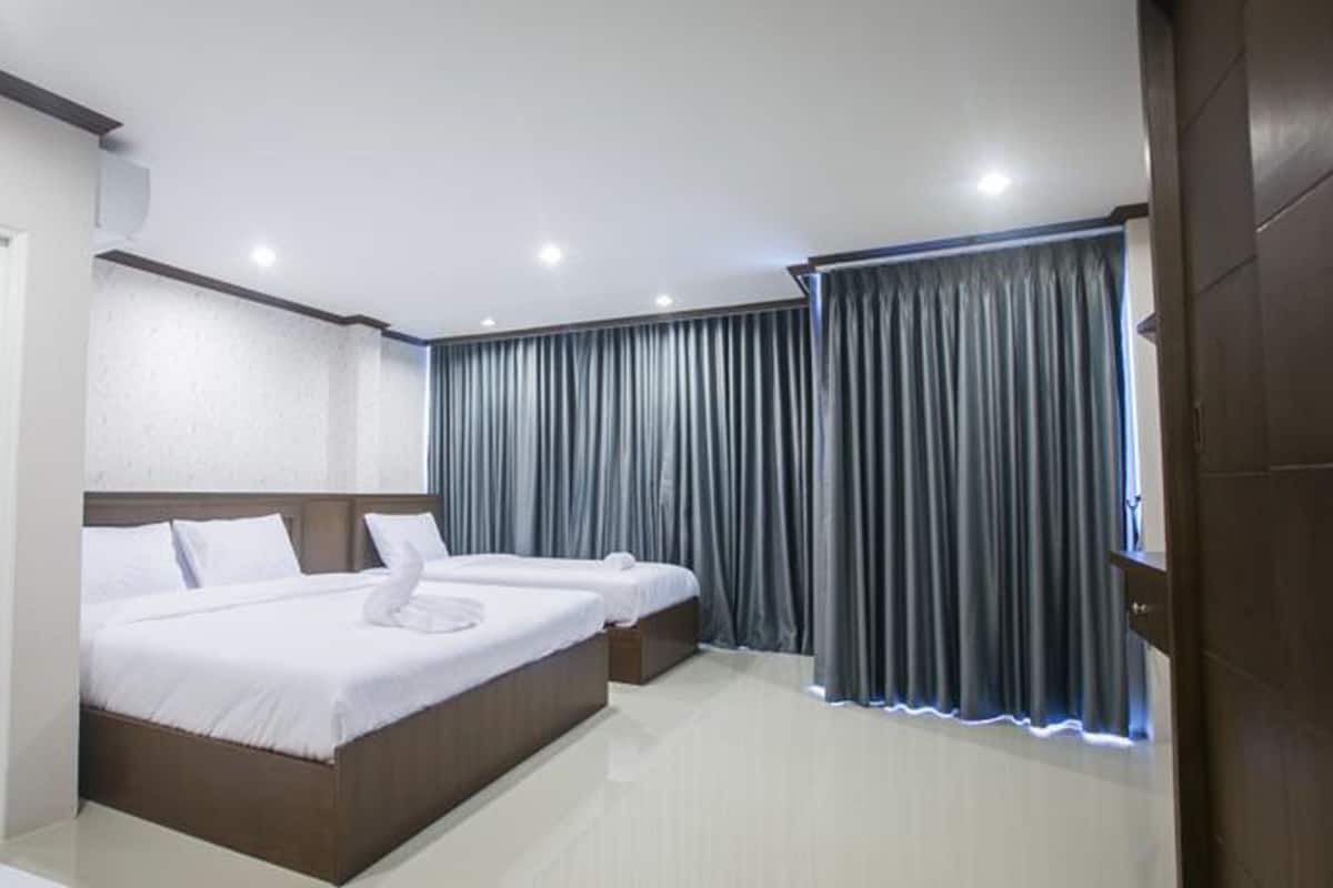 Quarto Triplo Familiar | Minibar, secretária, quartos insonorizados, Wi-fi grátis