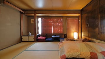 Casa de Férias Tradicional | 2 quartos, edredões de penas, com decoração personalizada, secretária