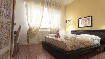 Roupas de cama premium, frigobar (abastecido com alguns itens grátis)