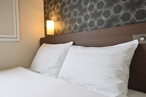 1 quarto, escrivaninha, ferros/tábuas de passar roupa, Wi-Fi de cortesia