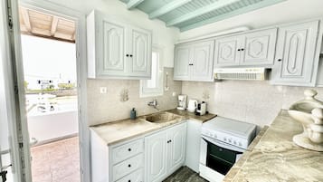 Apartamento Comfort | Cozinha privada | Minifrigorífico, uma placa de cozinha, uma cafeteira/bule