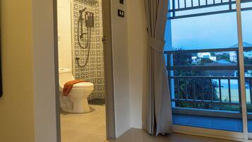 Um polibã, artigos de higiene pessoal grátis, toalhas fornecidas