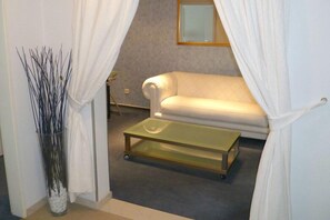 Suite | Sala de estar | TV de ecrã plano